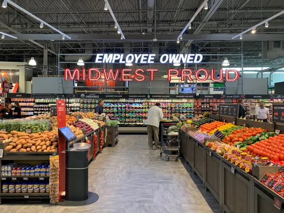 Inside Hy-Vee's 'reimagined' physical-meets-digital store | Grocery Dive