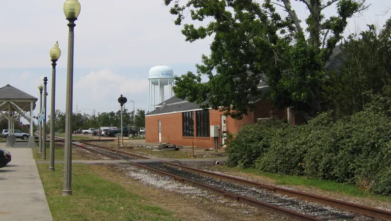 Amtrak, freight railroads agree to restore intercity passenger service ...