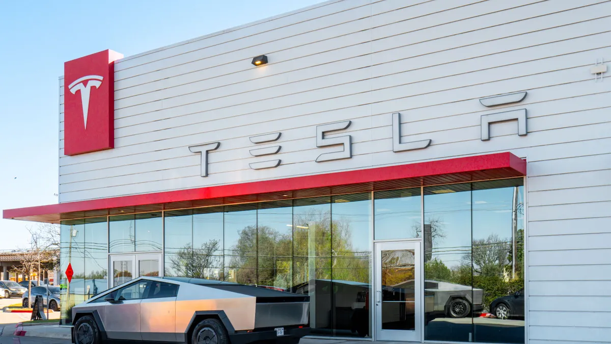 Tesla Cybertruck chief departs company | WardsAuto