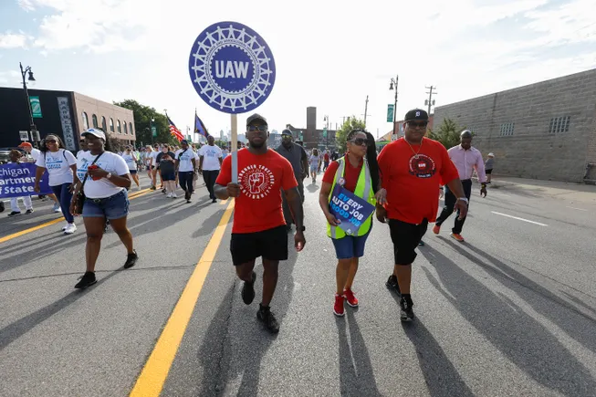 UAW negotiations with Big Three come down to the wire | WardsAuto