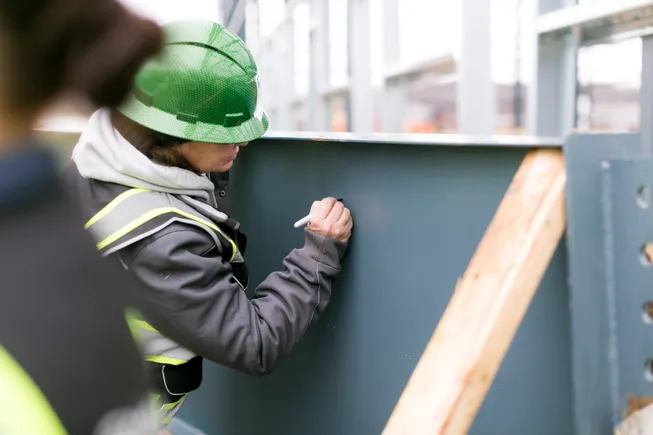 Project stress spikes ahead of expected rate cut | Construction Dive