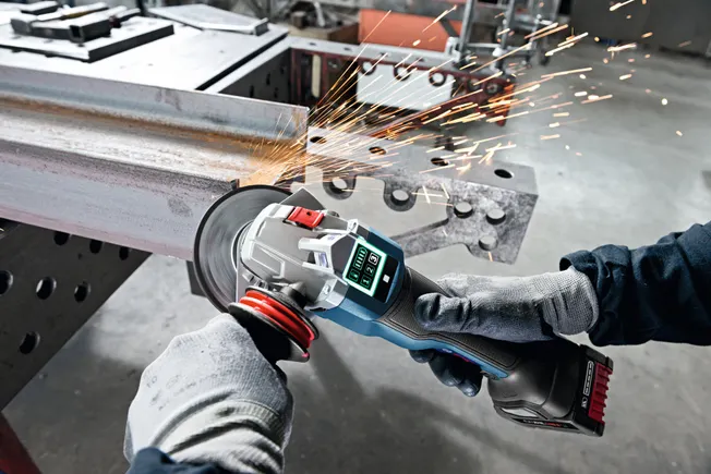 Connected tools, equipment boost jobsite productivity | Construction Dive