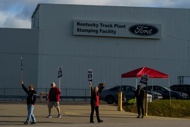 Ford confirms more layoffs as a result of UAW strike | WardsAuto