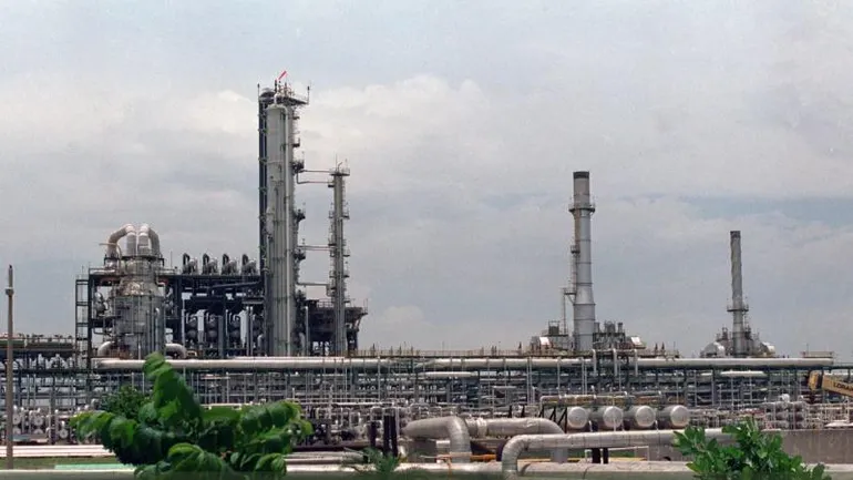 Bechtel, Jacobs, KBR invited to bid on $8B Mexican oil refinery ...