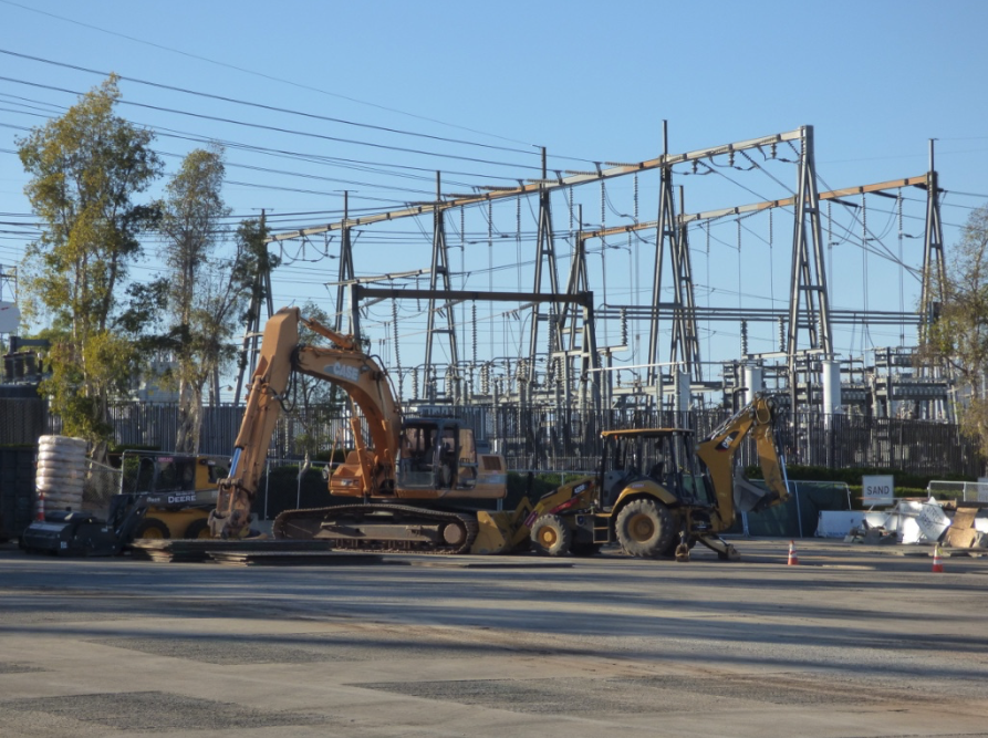 Inside construction of the world's largest lithium ion battery storage ...