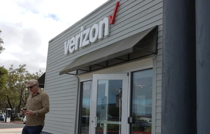 Verizon harnesses AI for better experiences, but associates still take ...