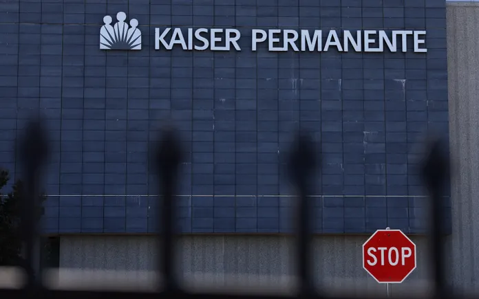 Kaiser and unions reach ‘tentative agreement’ after historic strike | Healthcare Dive