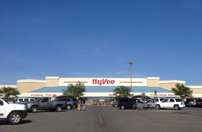 Hy-Vee announces locations of two hybrid convenience stores | Grocery Dive