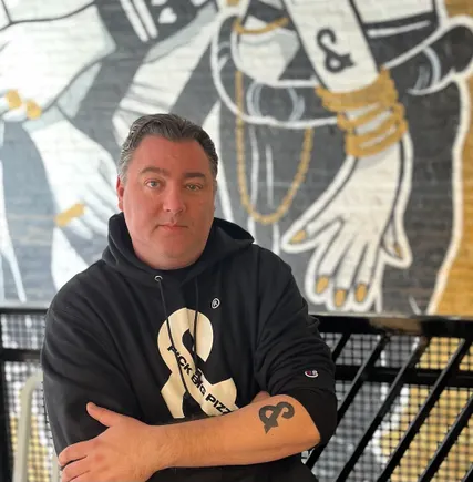 How &pizza’s CEO brought the cool back into the brand | Restaurant Dive