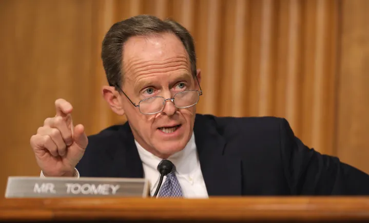 Toomey bill would cut Fed’s 12 regional banks to 5 | Banking Dive