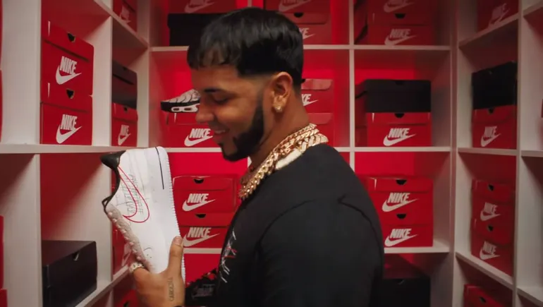 Foot Locker salutes Nike with ads honoring the swoosh, exclusive gear ...