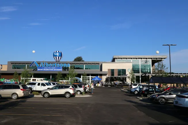 Albertsons and Whole Foods prepare new flagship stores | Grocery Dive