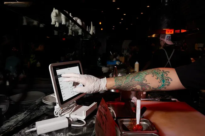 Square debuts voice ordering, boosts AI assistant | Restaurant Dive