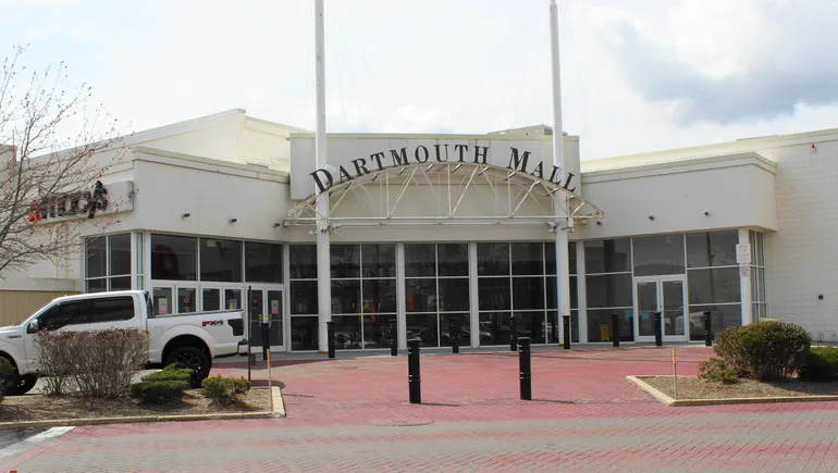 Retailers are finding more of what they want off mall | Retail Dive