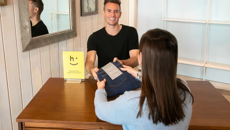 Avenue enlists Happy Returns amid transition to digital-only retailer ...
