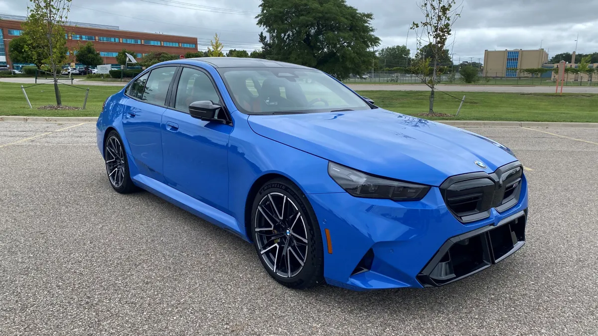 Big V-8, powerful motor make BMW M5 electrifying | WardsAuto