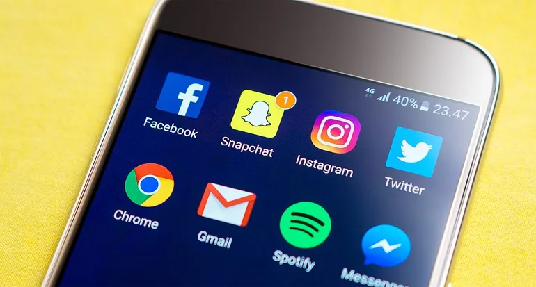 Snap, Twitter see revenue jump as new features attract interest ...