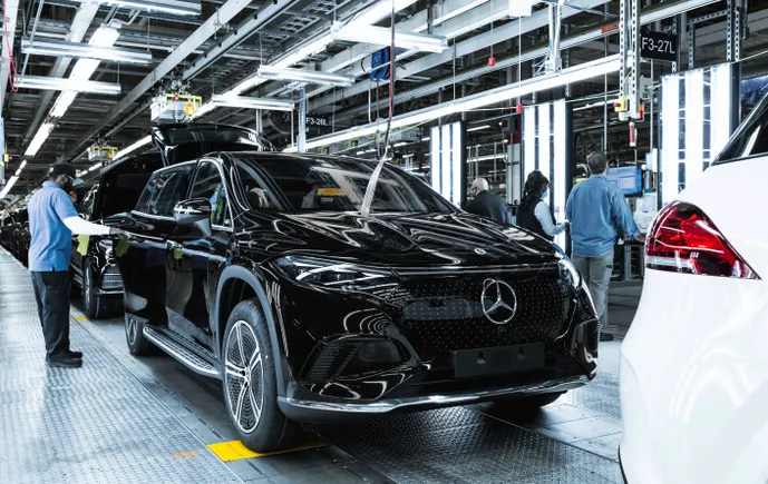Mercedes-Benz Q3 earnings tumble amid subdued world economy | WardsAuto