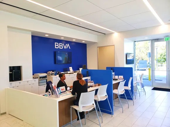 BBVA brings 'banker bar' to new branches in Texas expansion | Banking Dive