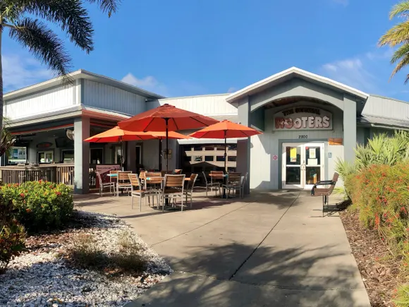New Hooters owners plan restaurant revitalization | Restaurant Dive