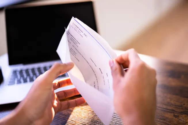 3 in 5 US workers report living paycheck to paycheck, survey finds | HR ...