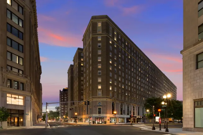 Hilton opens 1,060-room hotel in Boston’s Back Bay | Hotel Dive