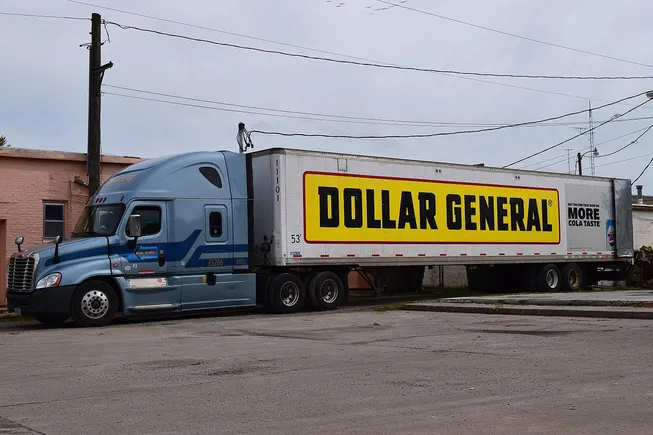 Dollar General’s private fleet grows to 950 tractors | Trucking Dive