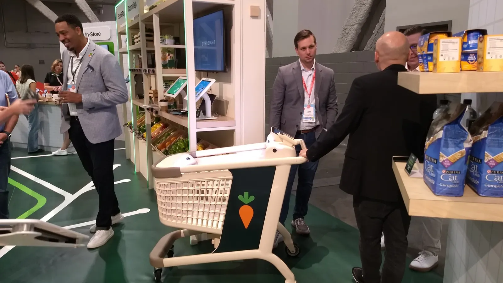 Instacart strikes deals to bring smart carts to independent grocers ...