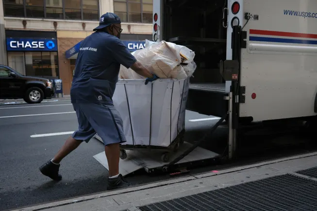 USPS looks to end dual shipping labels | Supply Chain Dive