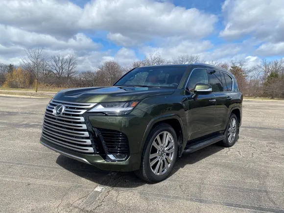 Hybrid powertrain impressively propels diverse Lexus LX | WardsAuto