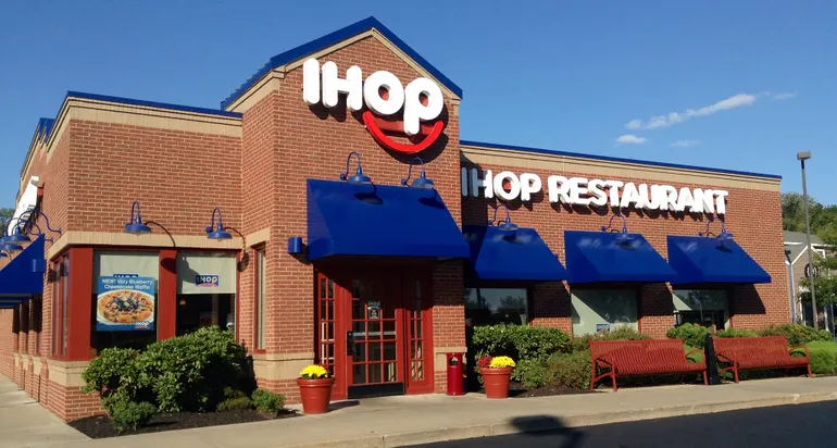 IHOP dishwasher allegedly fired for refusing to join prayer group | HR Dive