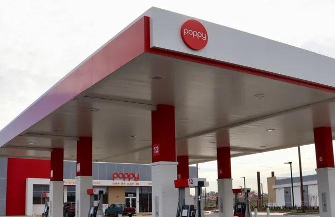 New c-store shares leadership with Loop Neighborhood Markets | C-Store Dive