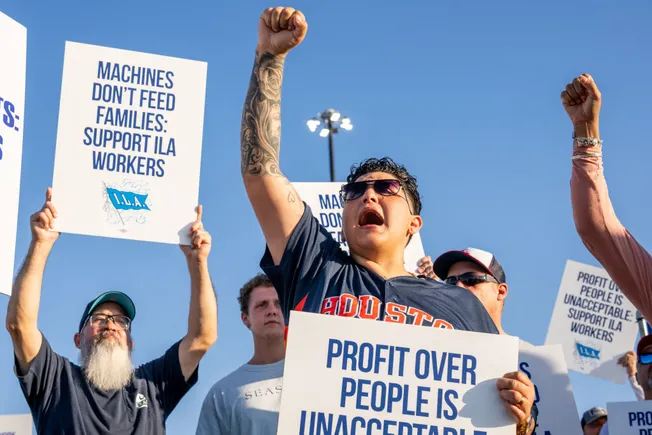 Trump backs ILA on automation concerns | Supply Chain Dive