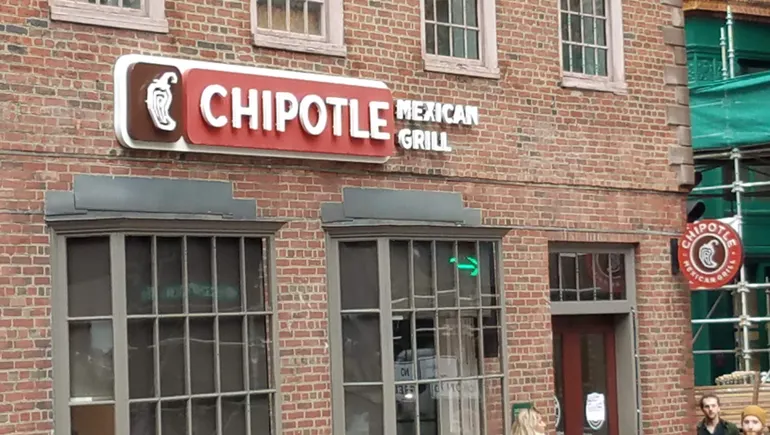 Chipotle rolls out AI for phone orders | Restaurant Dive