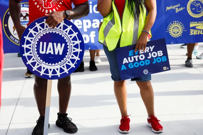 Stellantis, UAW set to spar as labor negotiations heat up | WardsAuto