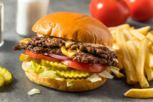 Beef costs exceed burger prices, pressuring QSRs | Restaurant Dive