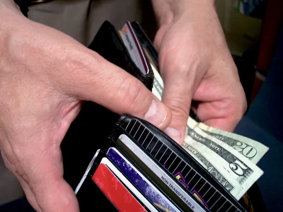 Every day is payday with app-based payroll service | HR Dive