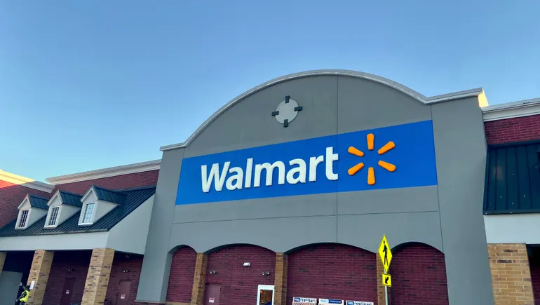 Walmart issues cautious 2023 guidance as inflation persists | Retail Dive