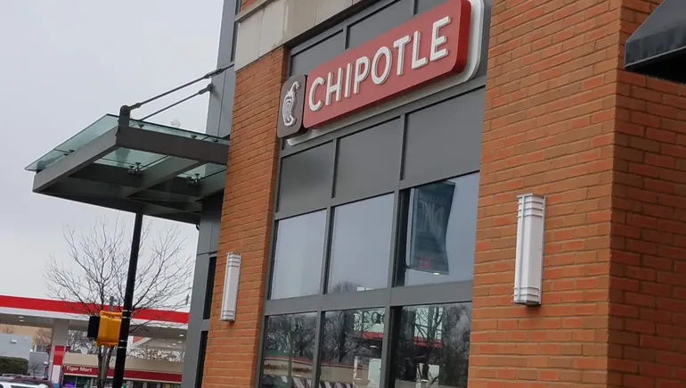 Chipotle reaches 31M pounds of locally sourced produce | Supply Chain Dive
