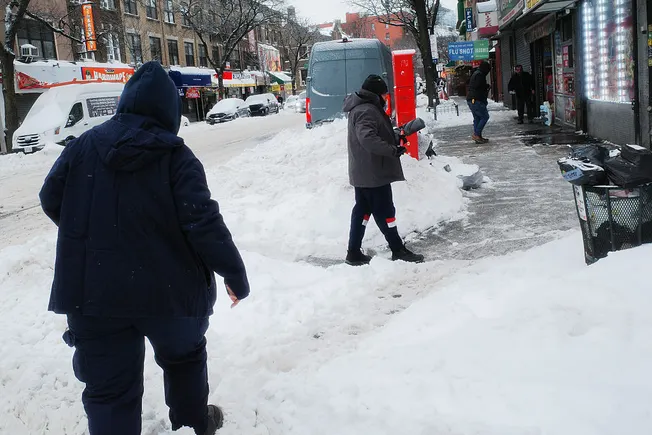 Winter Storm Fern disrupts FedEx, UPS and Postal Service deliveries ...