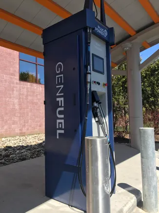 DOE grants $2M to test autonomous fueling stations | Supply Chain Dive
