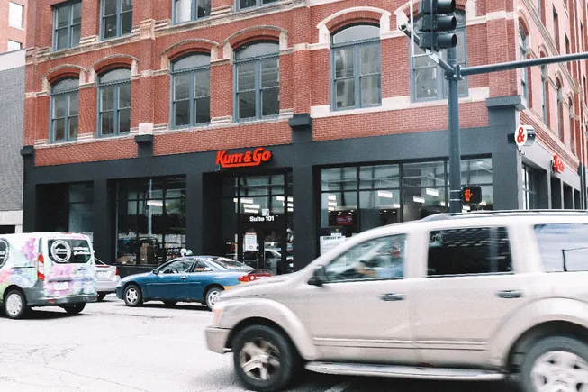 Kum & Go closing all but one urban walk-up store | C-Store Dive