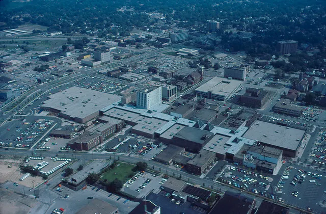 Around D.C., walkable retail replacing malls as destinations ...