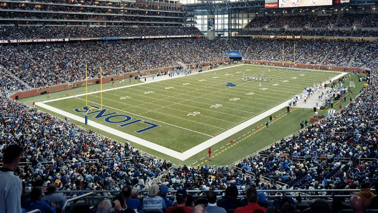 Verizon kicks off NFL season with 5G stadium expansion | Marketing Dive