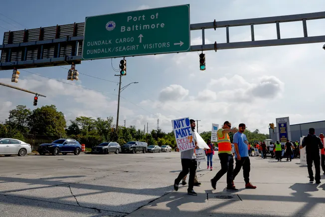 ILA-USMX’s automation divide halts negotiations again | Supply Chain Dive