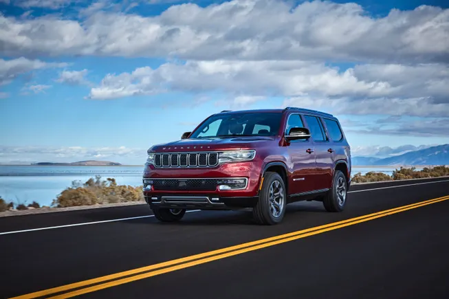 Some large SUVs fall short on safety: IIHS | WardsAuto