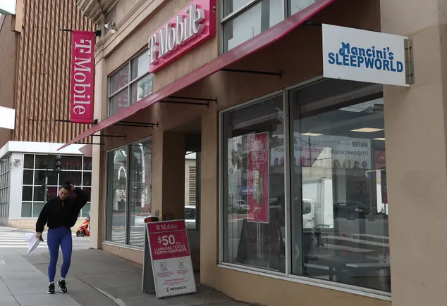 T-Mobile hikes CFO compensation amid antitrust scrutiny | CFO Dive