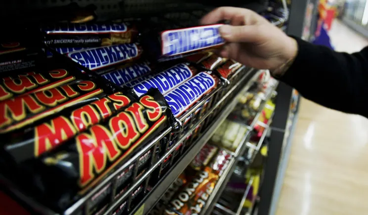 Snickers kicks off NFL season with a hunt for ‘rookie mistakes ...