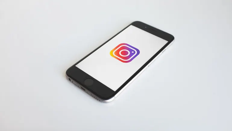 The 6 Benefits and Risks of Instagram Stories | Social Media Today