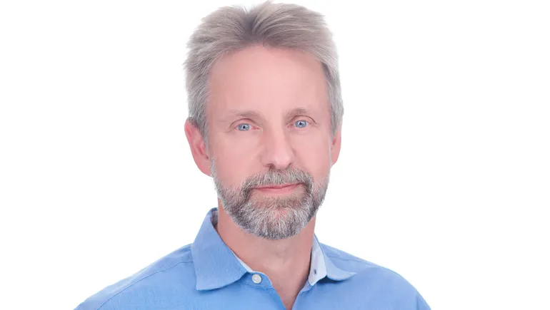 Canaan hires Pfizer executive, reels in $100M for biotech investing ...